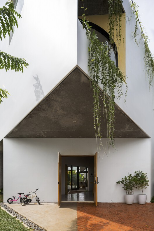 Embracing Innovation: The Allure of the Rotating House by AD+studio in ...