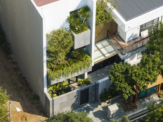 Crafting Tranquil Living Spaces: Urban Townhouse Architectural Design by i.House Architecture ...