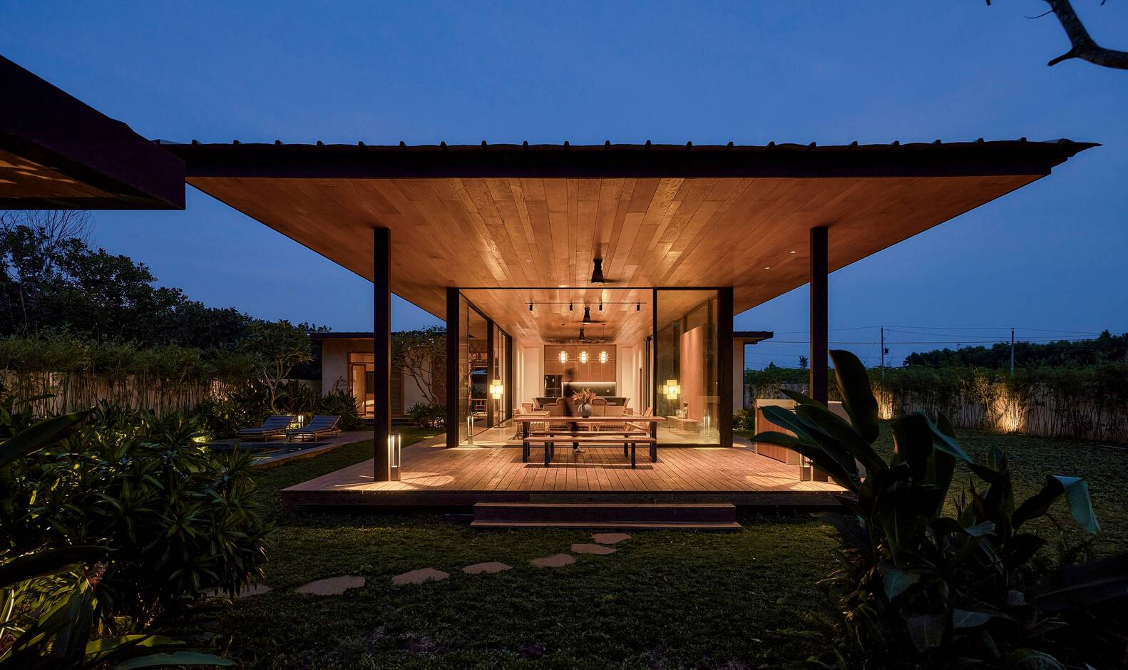 Bioclimatic Tropical Villa Design: The Sustainable Weekend Villa by T3 ...
