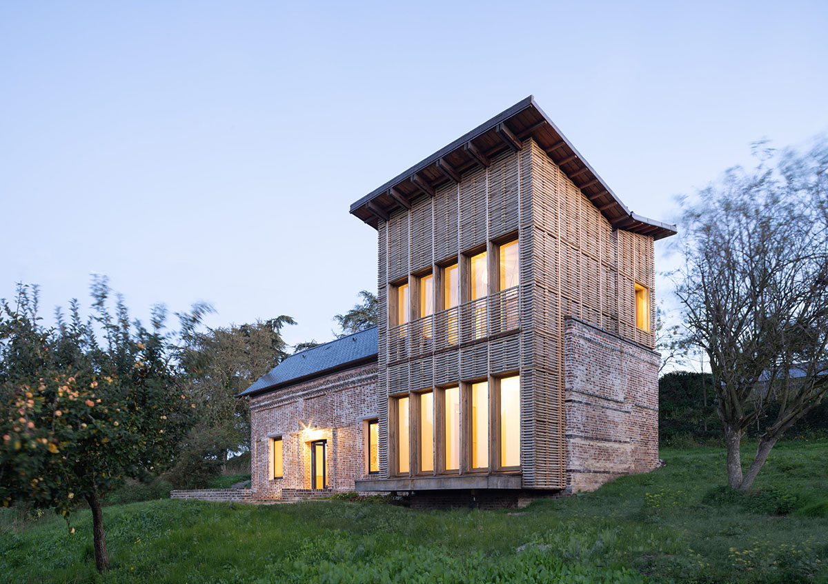 In Normandy, Anatomies D'Architecture renovates a rural house using 100 ...