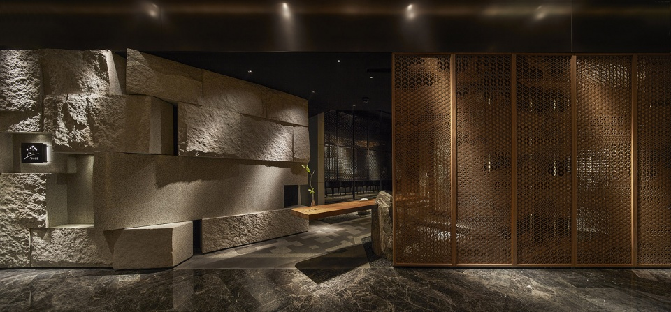 Experience Innovative Japanese Restaurant Design at Akari in Hilton ...
