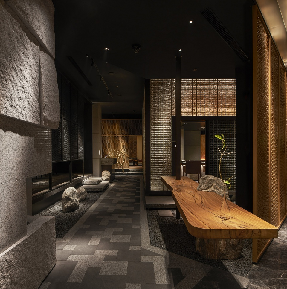 Experience Innovative Japanese Restaurant Design at Akari in Hilton ...