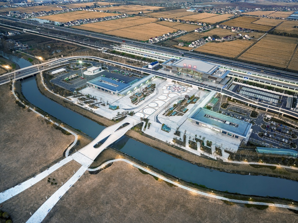 An Innovative Pedestrian Bridge at the Baoying Railway Station ...