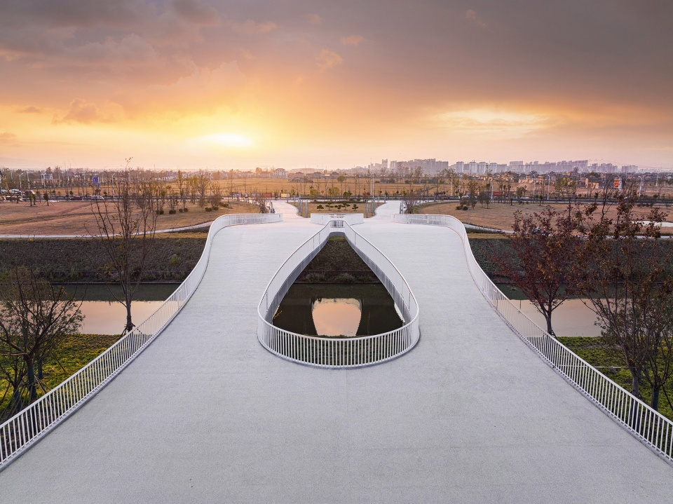 An Innovative Pedestrian Bridge at the Baoying Railway Station ...