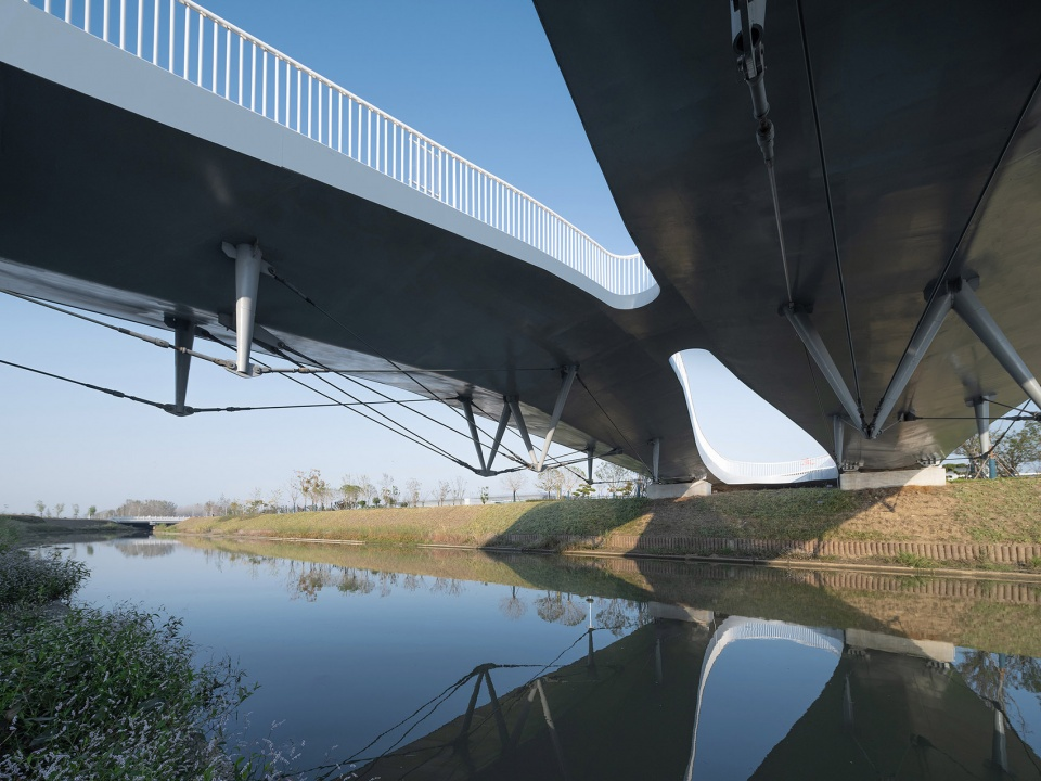 An Innovative Pedestrian Bridge at the Baoying Railway Station ...
