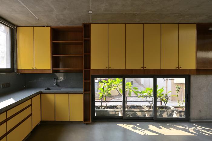 Transforming a Modest House into a Stunning Home in the Vibrant 'Pol ...