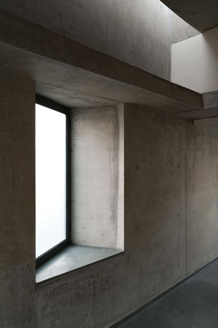 Transforming a Modest House into a Stunning Home in the Vibrant 'Pol ...