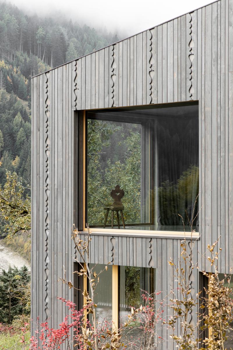 Elevating Elegance: Naemas Architekten Transforms Zierhof with Parlor Bliss | Interior Design Story