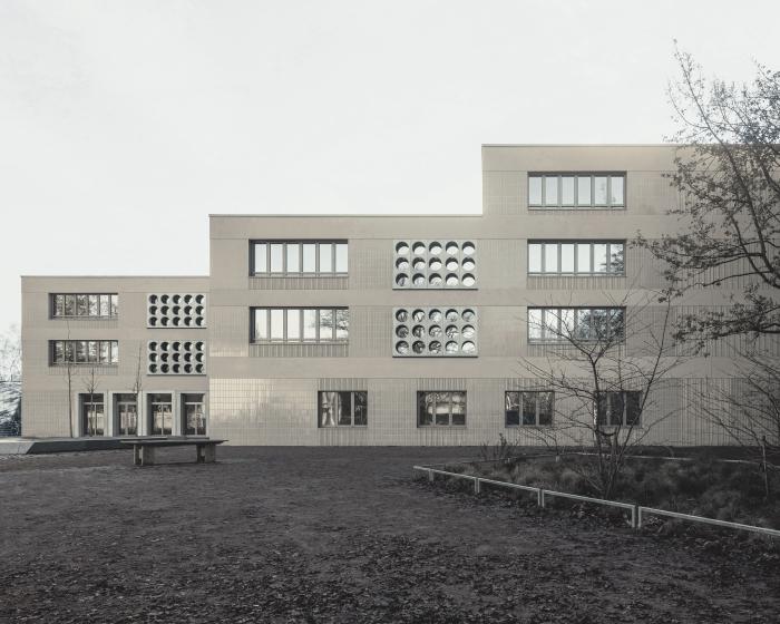 Blending Tradition and Innovation: Lew Tolstoi School Redefines ...