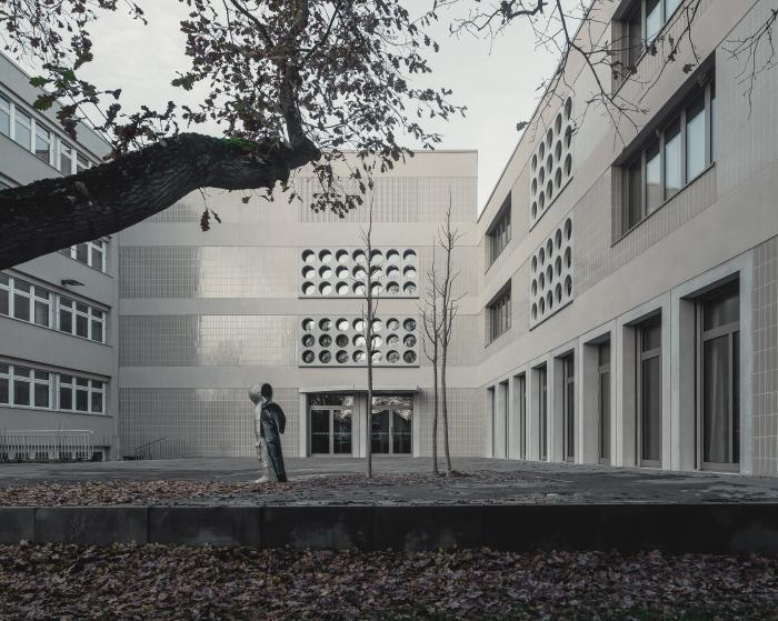 Blending Tradition and Innovation: Lew Tolstoi School Redefines ...