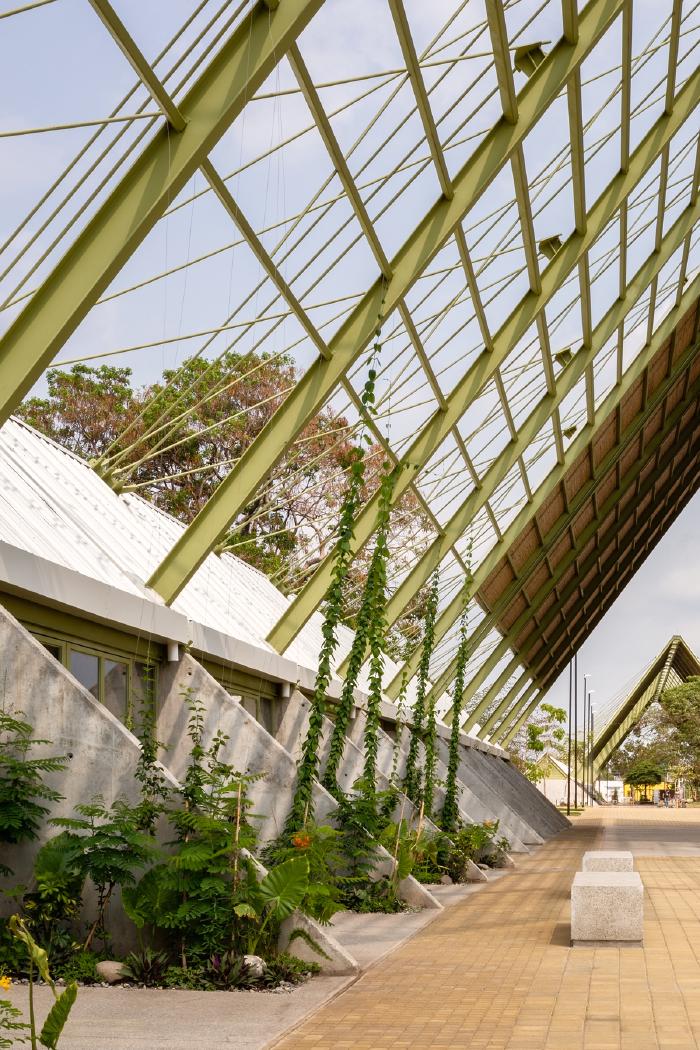 Colectivo C733 Transforms Tapachula Station into a Modern Architectural ...