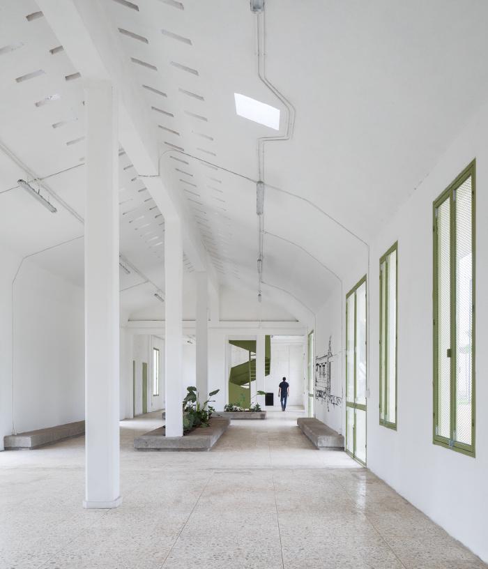 Colectivo C733 Transforms Tapachula Station into a Modern Architectural ...