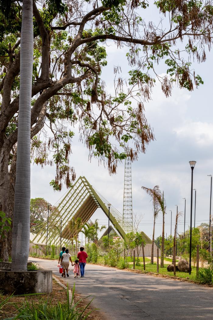 Colectivo C733 Transforms Tapachula Station into a Modern Architectural ...