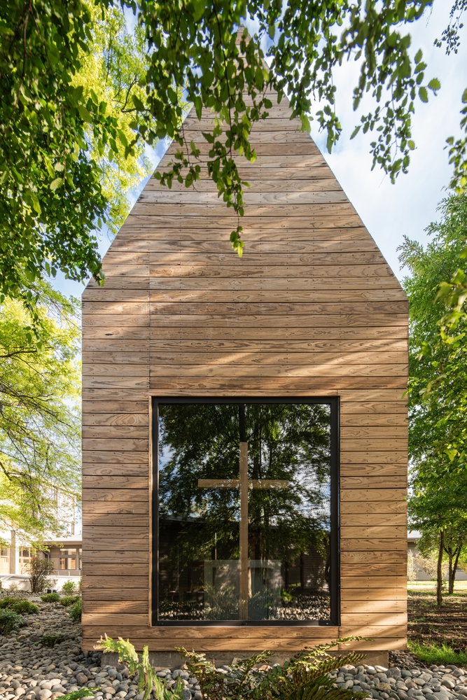 Wooden Chapel Design: A Case Study of Clinica Alemana Osorno Chapel by ...