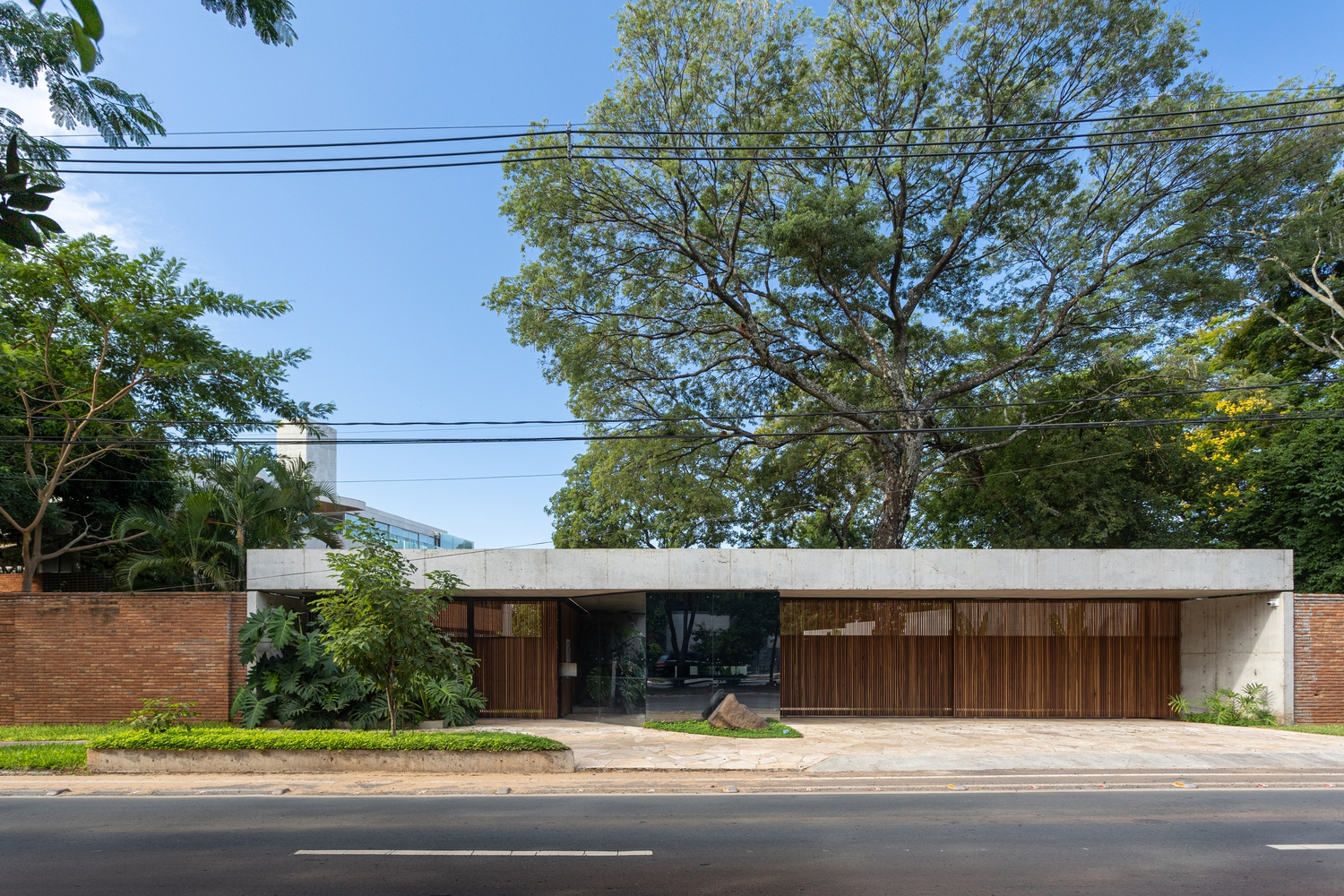 Rodor House by OMCM Arquitectos: A Harmonious Blend of Architecture and ...