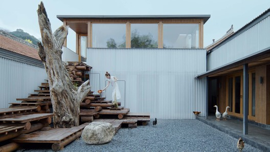 Harrierfall Hostel: A Unique Hostel Design That Merges Danger with ...