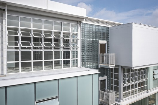 Where's House Warehouse: A Paradigm of Blurring the Boundaries ...