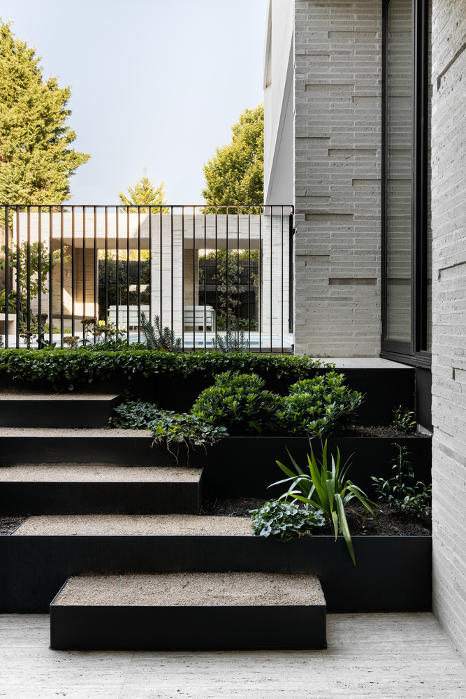 Modern Courtyard Homes Melbourne: Unveiling the Perry House by A for ...