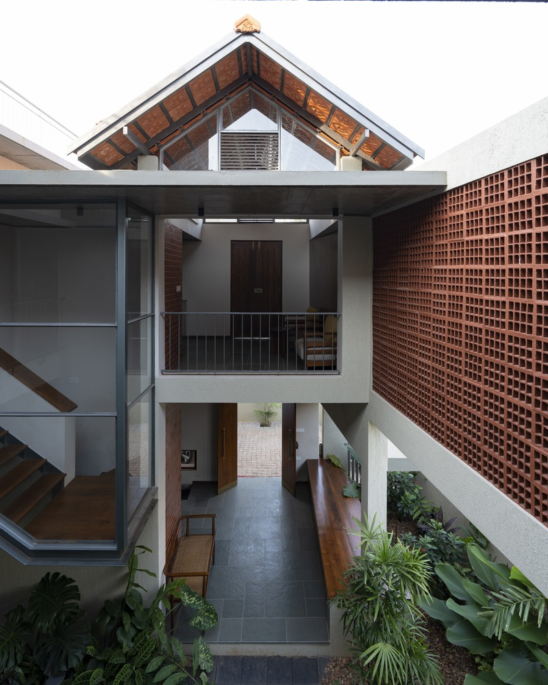 Embracing Serenity: Minimalist Courtyard House Design Unveiled in ...
