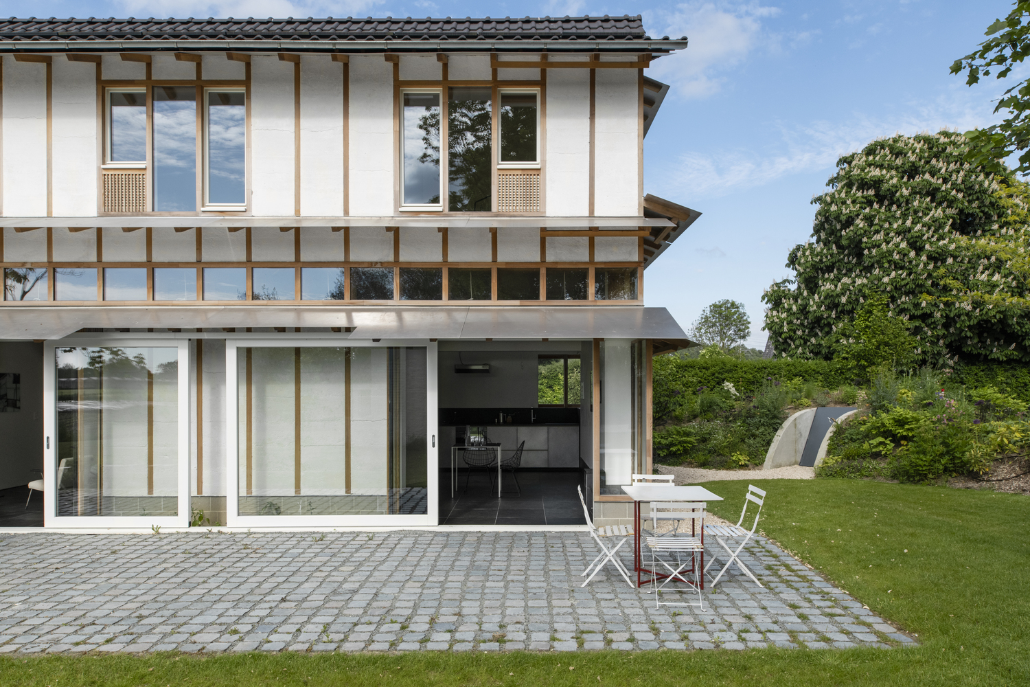 Eco-friendly Gallery House Design in Belgium: The Gallery House by Wim ...