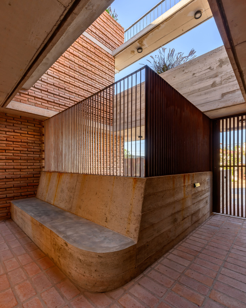 Sustainable Residential Architecture in Argentina: The Flia / Momento ...