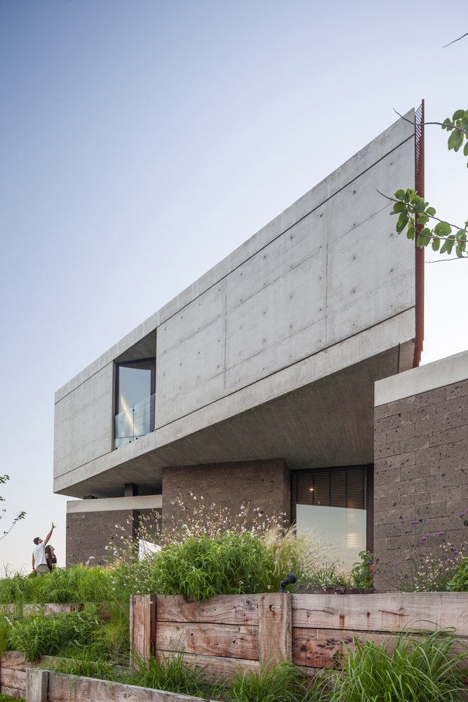 Modern Corner Lot Homes: Exploring the Orbit House by Estudio PK ...