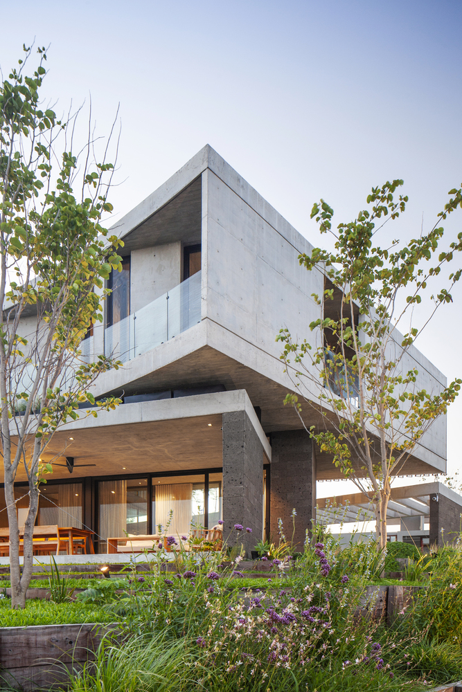 Modern Corner Lot Homes: Exploring the Orbit House by Estudio PK ...