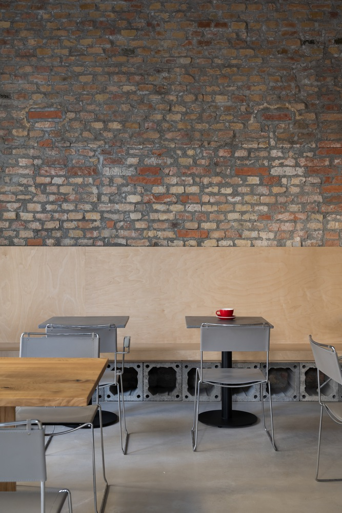 Chernyi Cooperative Coffee Roasters: A New Era in Modern Brutalist Cafe ...
