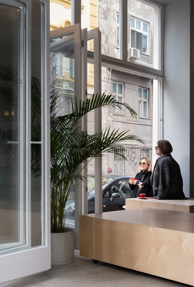 Chernyi Cooperative Coffee Roasters: A New Era in Modern Brutalist Cafe ...