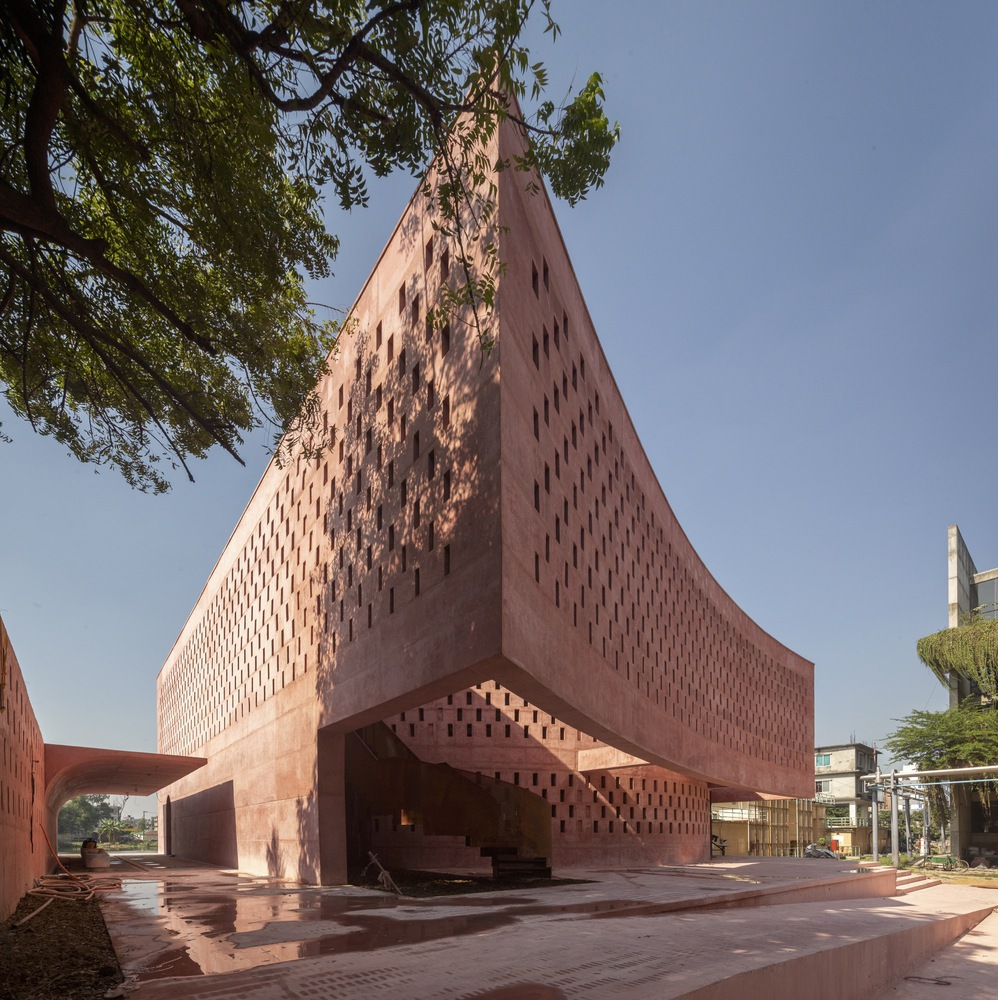 Zebun Nessa Mosque: A New Chapter in Innovative Mosque Design in ...