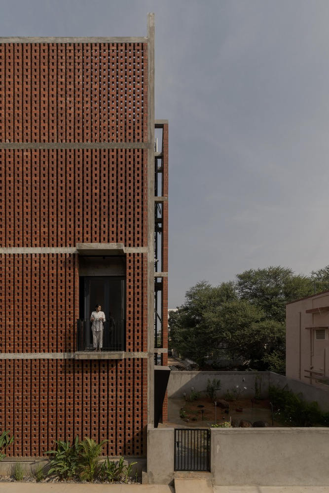 Sustainable Brick Architecture: The Brick House by ShoulderTap ...