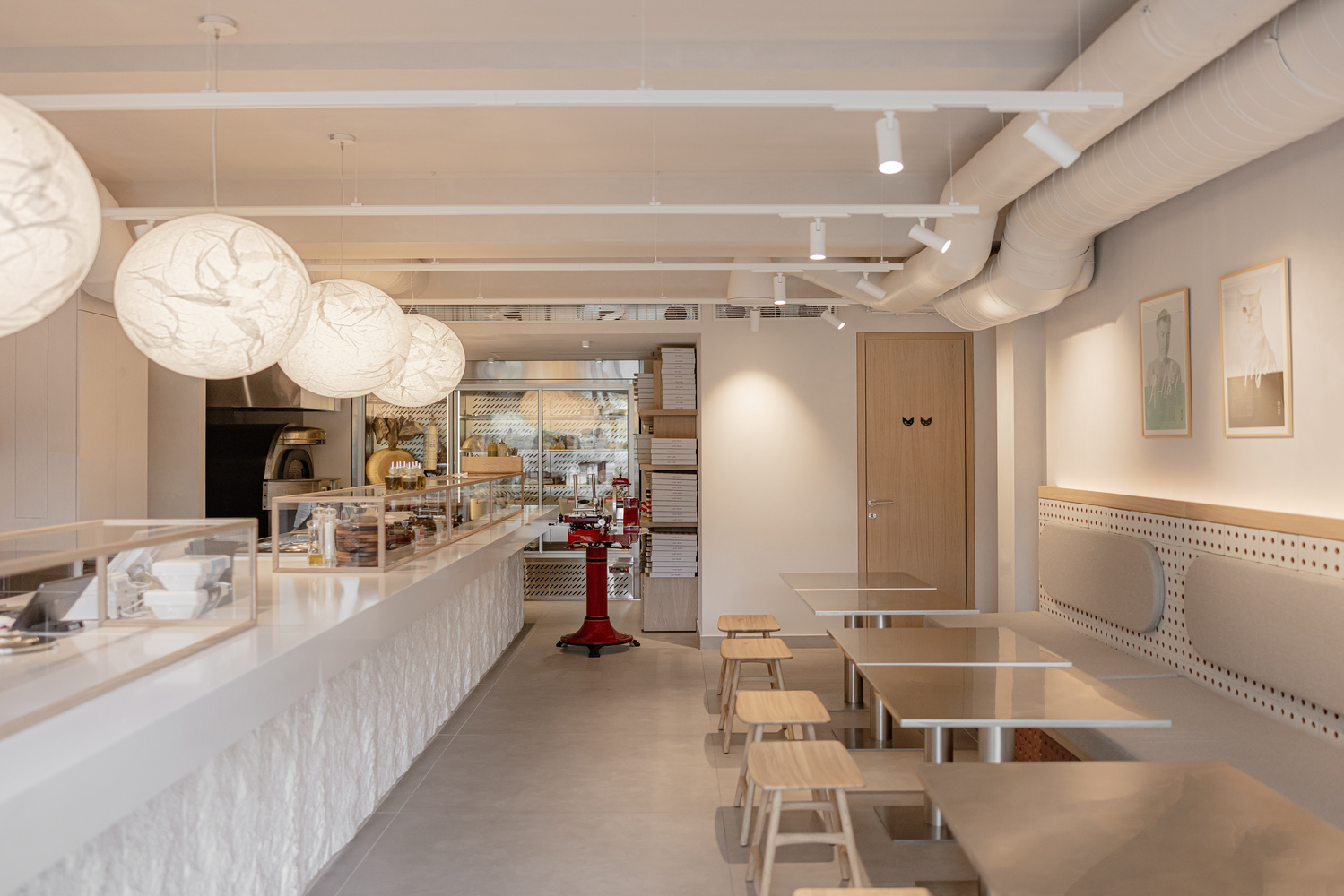 Compact Restaurant Design in Belgrade: A Closer Look at MIG by Studio ...