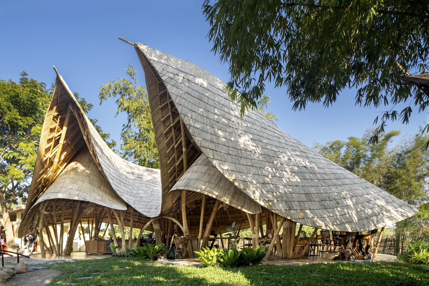 Sustainable Bamboo Architecture: The Bull Cooking School by Chiangmai ...