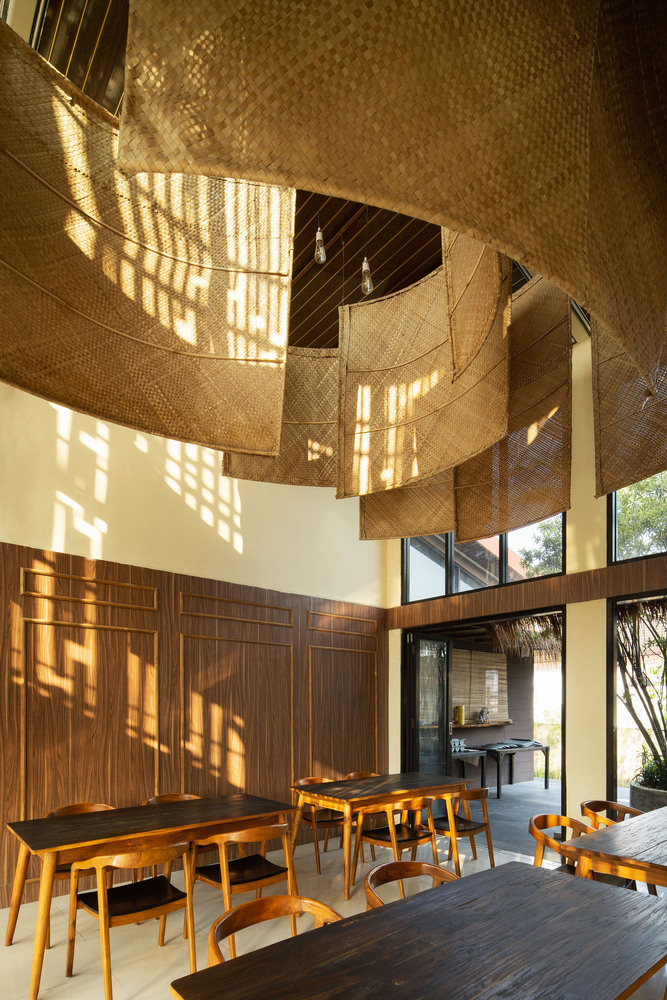 Eco-Friendly Restaurant Design: Embracing Nature at Srasadesa ...