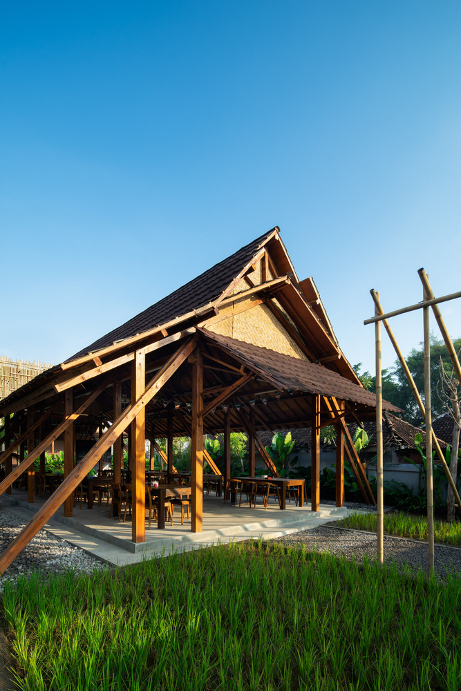 Eco-Friendly Restaurant Design: Embracing Nature at Srasadesa ...