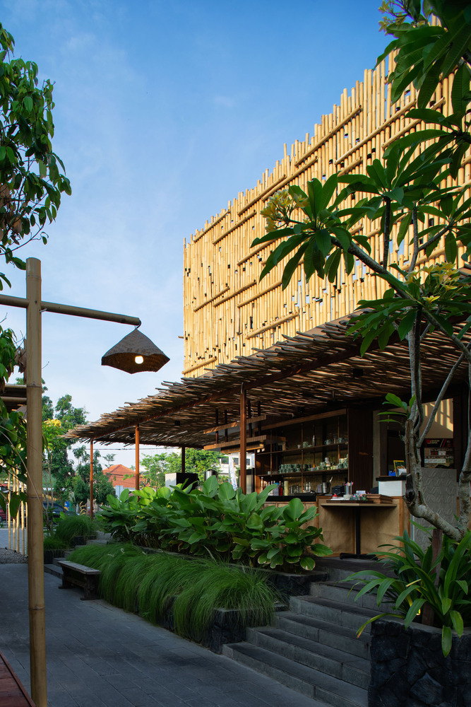 Eco-Friendly Restaurant Design: Embracing Nature at Srasadesa ...