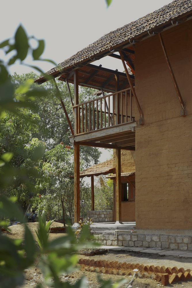 House of Reclaimed Gold: A Testament to Eco-Sensitive Architecture ...