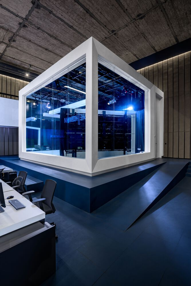 Revolutionizing Media Spaces: The Innovative Newsroom Design of ...