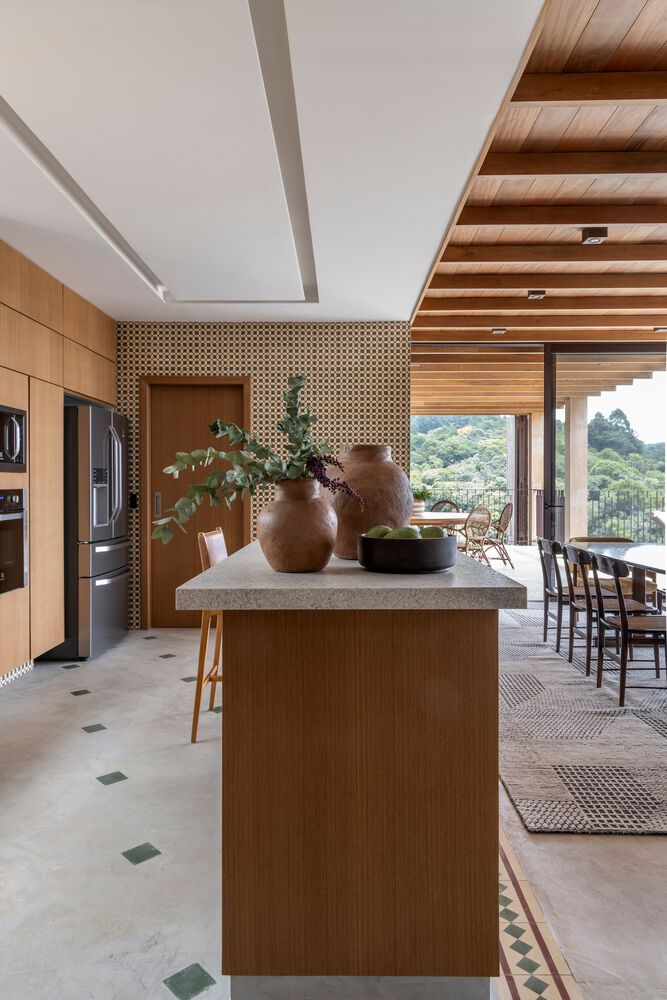 Discovering Sustainable Countryside House Design: Boomerang House in ...