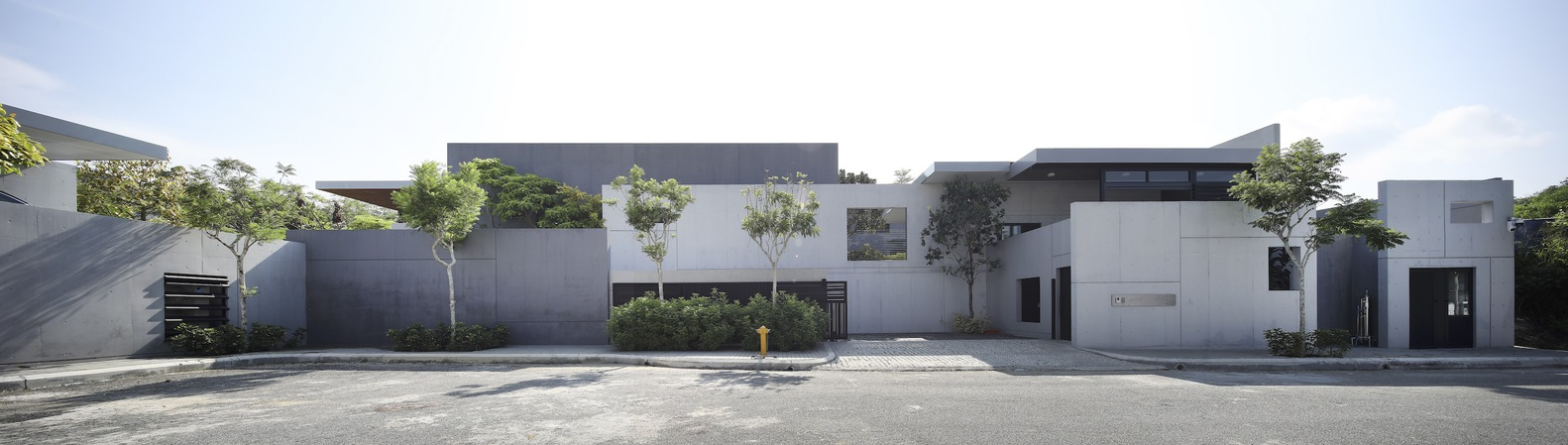 Nature-Integrated Architecture: Unveiling the Borderless House by ...