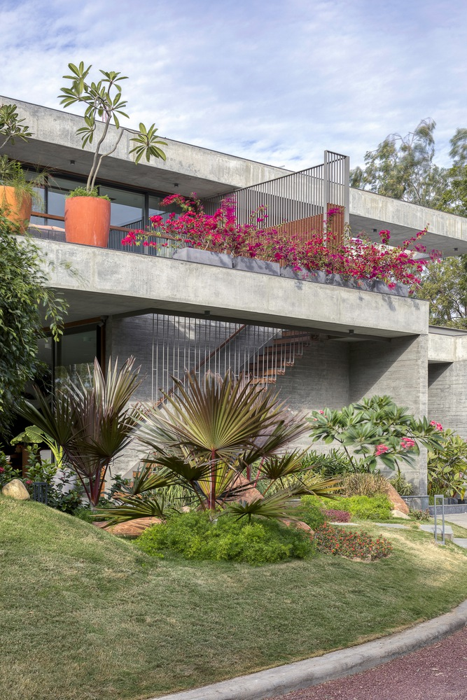 Modern Courtyard House Design: A Blend of Tradition and Innovation at ...