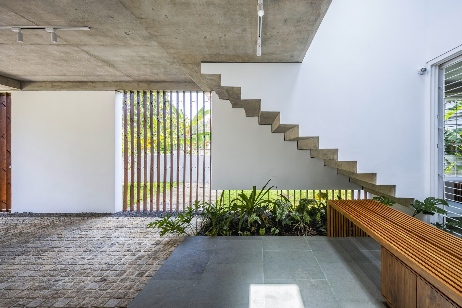 Climate-Sensitive Architecture in India: Unveiling the Hedge House by ...