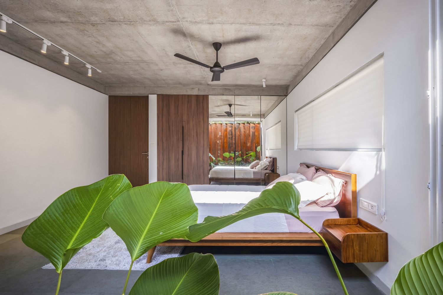 Climate-Sensitive Architecture in India: Unveiling the Hedge House by ...