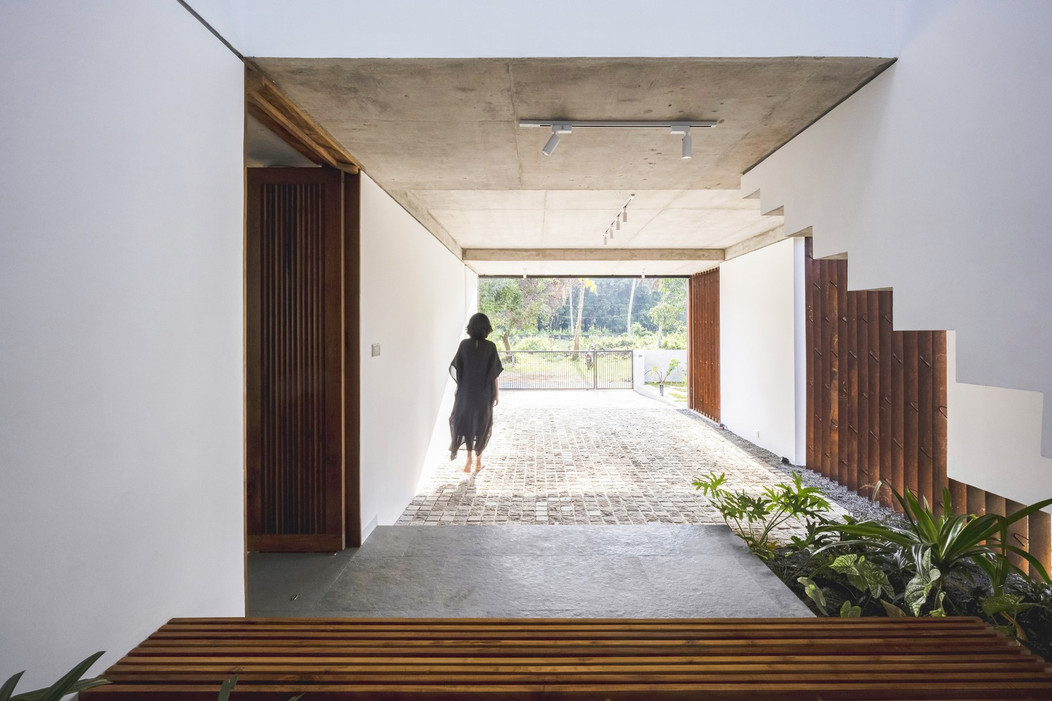 Climate-Sensitive Architecture in India: Unveiling the Hedge House by ...