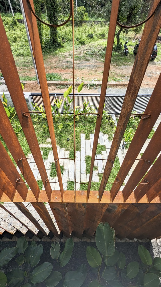 Climate-Sensitive Architecture in India: Unveiling the Hedge House by ...