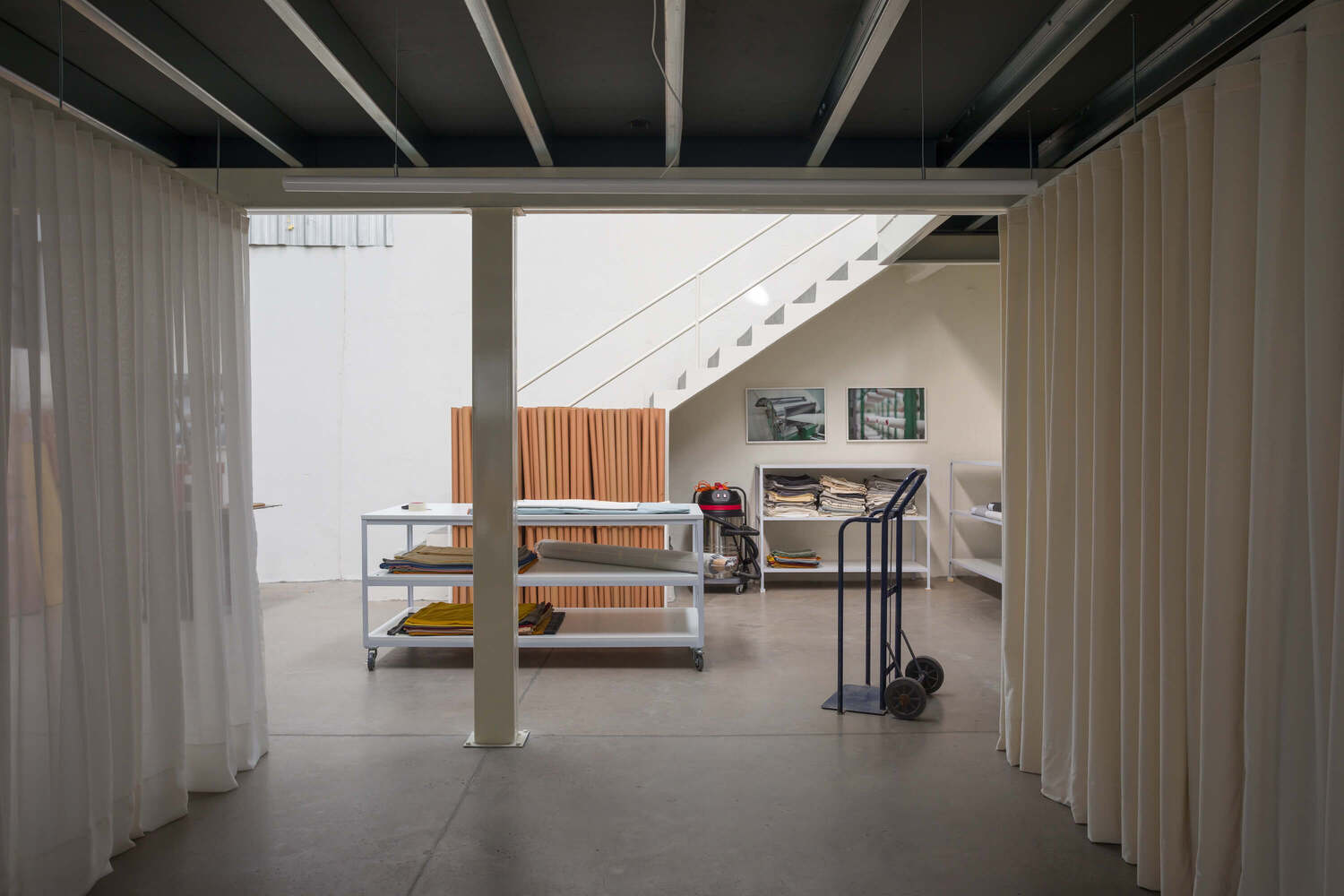 Innovative Showroom Design: Transforming Spaces with Fabric and Light ...