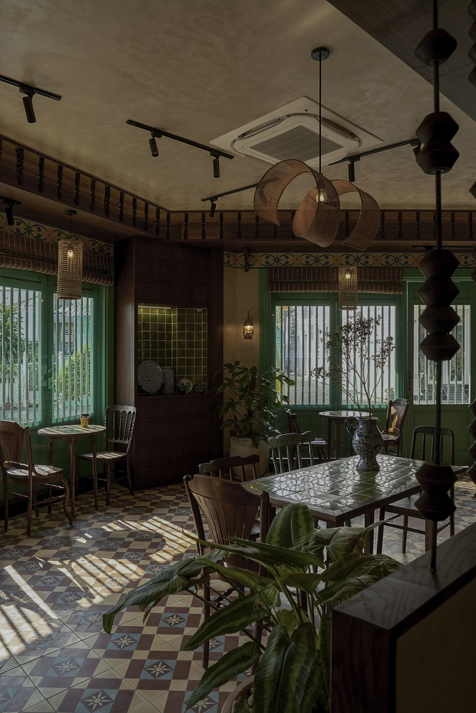 Unveiling the Essence of Traditional Vietnamese Coffee Shop Design at ...