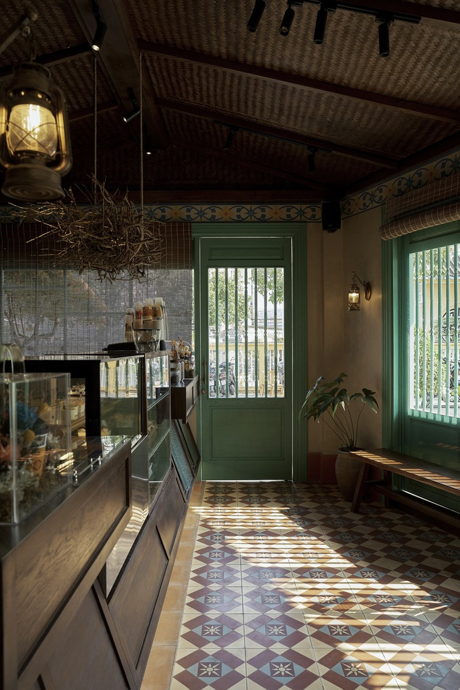 Unveiling the Essence of Traditional Vietnamese Coffee Shop Design at ...
