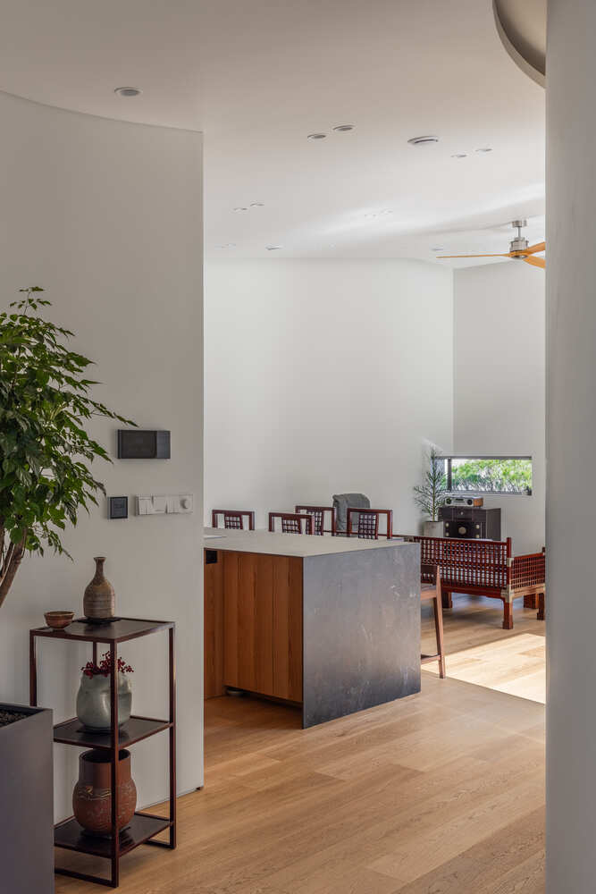 Exploring the Modern Courtyard House Design: A Closer Look at the ...