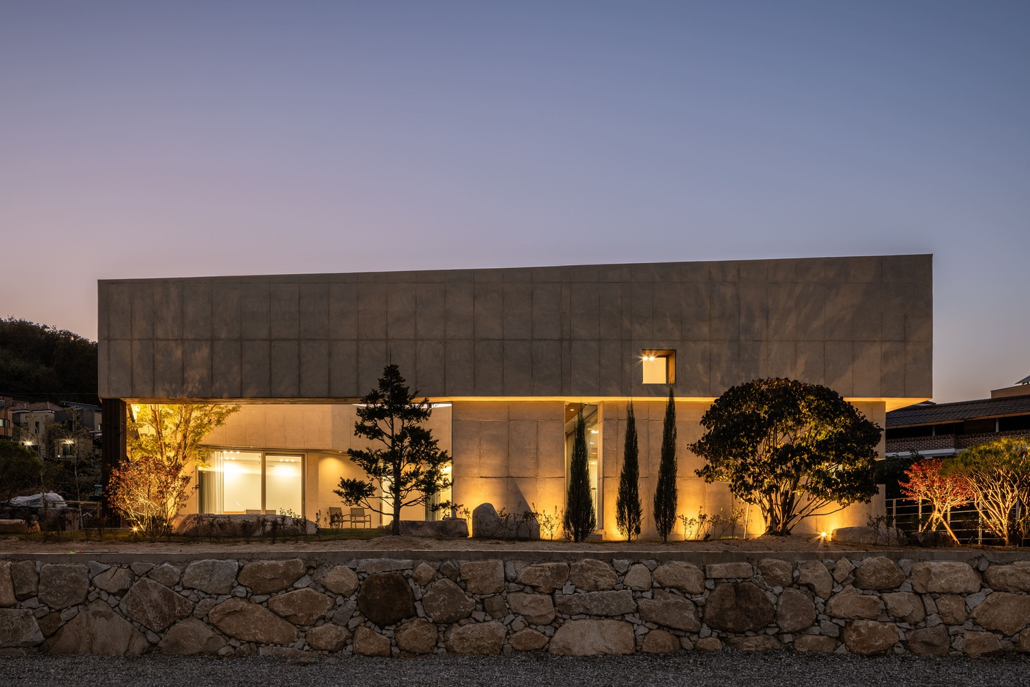 Exploring the Modern Courtyard House Design: A Closer Look at the ...